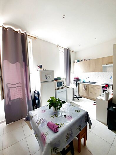 Appartement à louer - Le Centre, Courthézon - 1 pièce