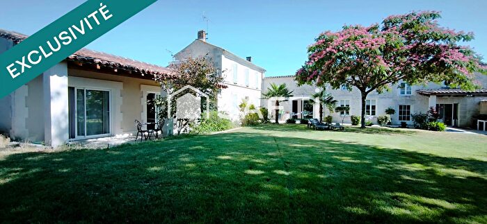 Maison 12 pièces à Bourg-Charente, à vendre