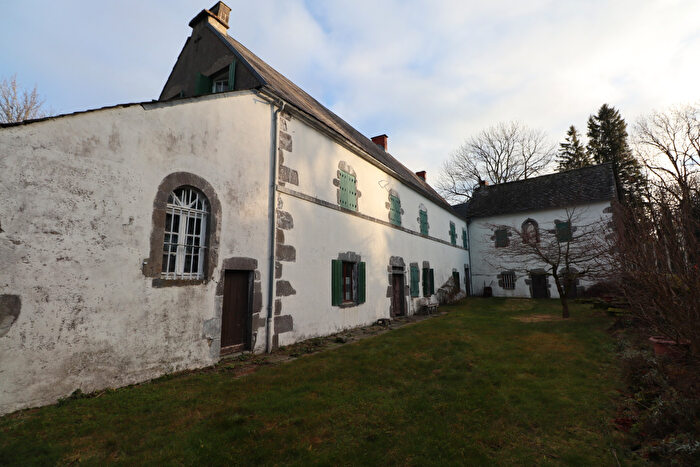 Maison à vendre - Laqueuille - 14 pièces - 7 chambres