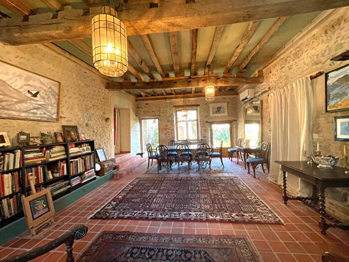 Maison à vendre - Sauveterre-de-Béarn - 8 pièces - 3 chambres