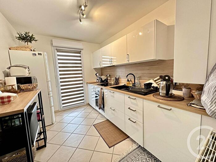 Appartement à louer - Saint-Genis-Laval - 4 pièces - 3 chambres