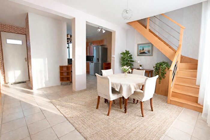 Maison à vendre - Varennes-Jarcy - 7 pièces - 5 chambres