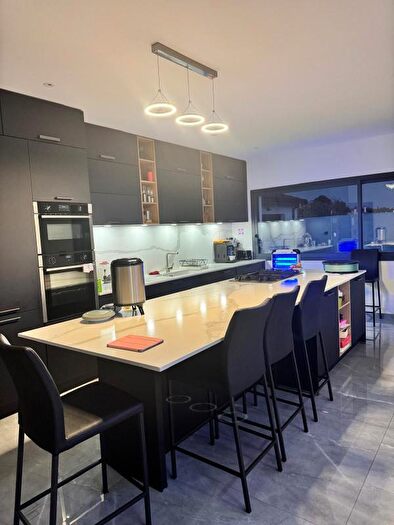 Maison à vendre - Pechbonnieu - 6 pièces - 5 chambres