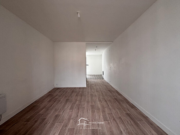 Maison à louer - Lusignan - 4 pièces - 3 chambres