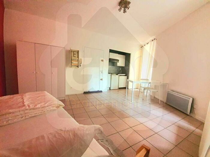 Appartement à louer - Centre Ville, Salon-de-Provence - 1 pièce