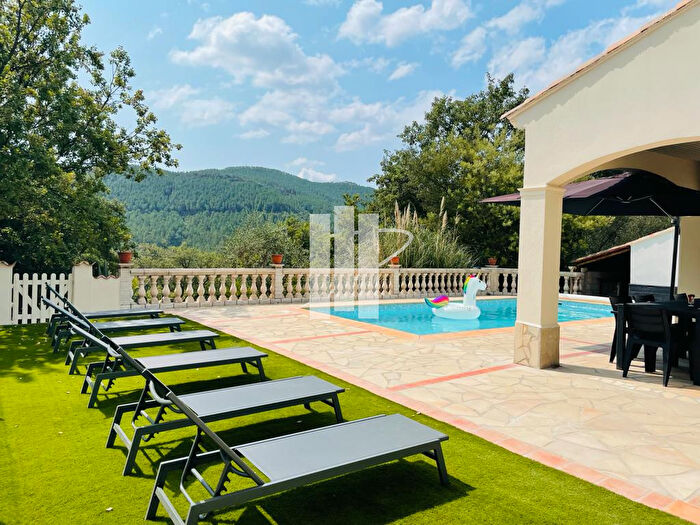 Maison à vendre - Bagnols-en-Forêt - 5 pièces - 4 chambres