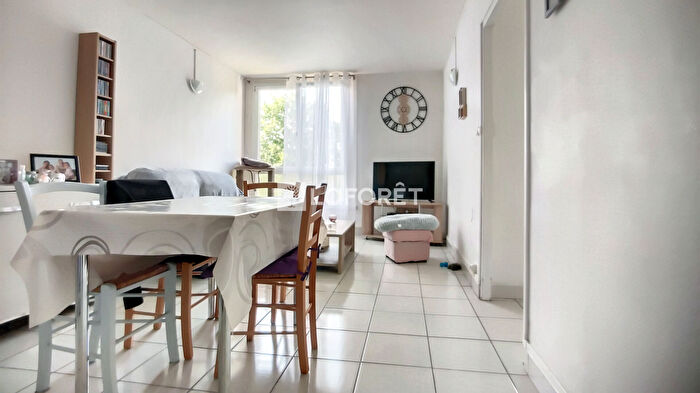 Appartement à vendre - Saint-Pierre-lès-Elbeuf - 3 pièces - 2 chambres