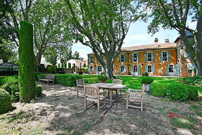Arles, Pont de Crau, Moulès : Maison 18 pièces à vendre