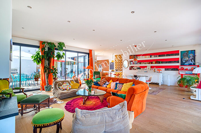 Maison à vendre - Chassieu - 9 pièces - 5 chambres