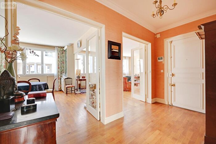 Appartement à vendre - Paris e  - 5 pièces - 3 chambres