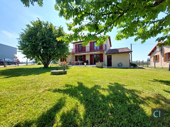 Maison à vendre - Confolens - 6 pièces - 3 chambres