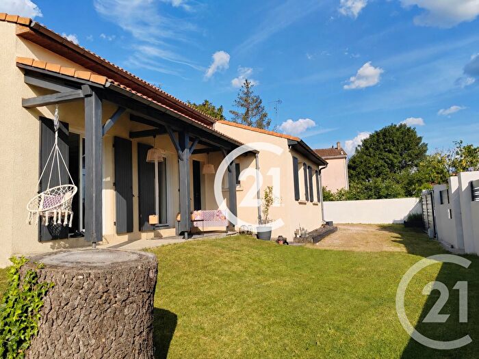 Maison 5 pièces à Saint-Laurent-de-Cognac, à vendre