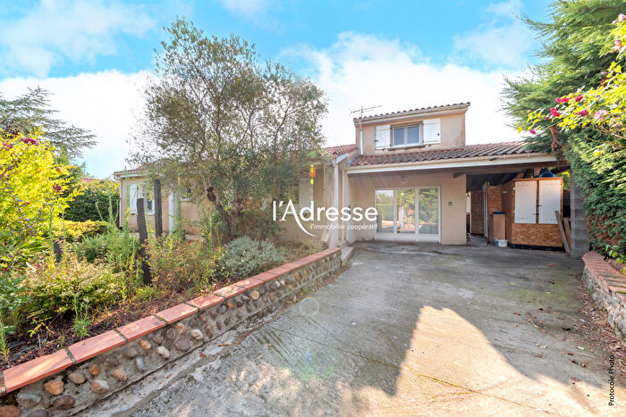 Maison à vendre - La Salvetat-Saint-Gilles - 6 pièces - 5 chambres