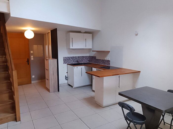 Appartement à louer - Pollionnay - 2 pièces - 1 chambre