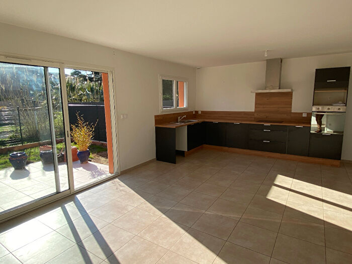 Maison 4 pièces à Saint-Cyprien, Le Collège, à louer