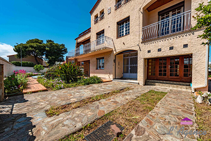 Maison à vendre - Saint-Estève - 10 pièces - 8 chambres