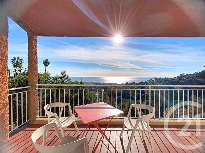 Appartement à louer - Vallauris, Pertuades - 3 pièces - 2 chambres