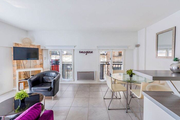 Appartement à louer - Saint Merri, Paris ème arrondissement - 2 pièces - 1 chambre