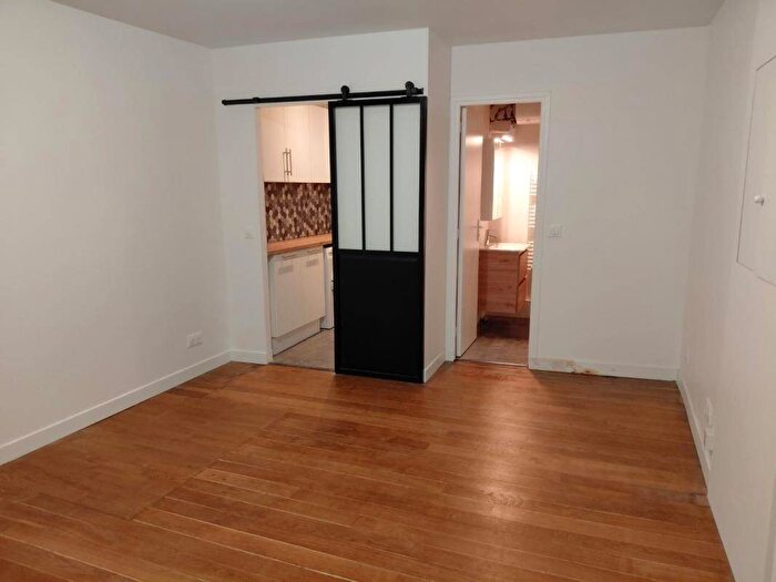 Appartement à louer - Notre Dame, Versailles - 1 pièce