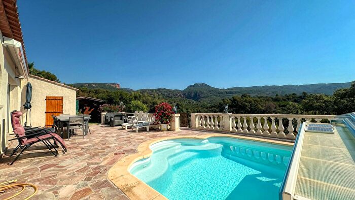 Roquebrune-sur-Argens, La Bouverie : Maison 5 pièces à vendre