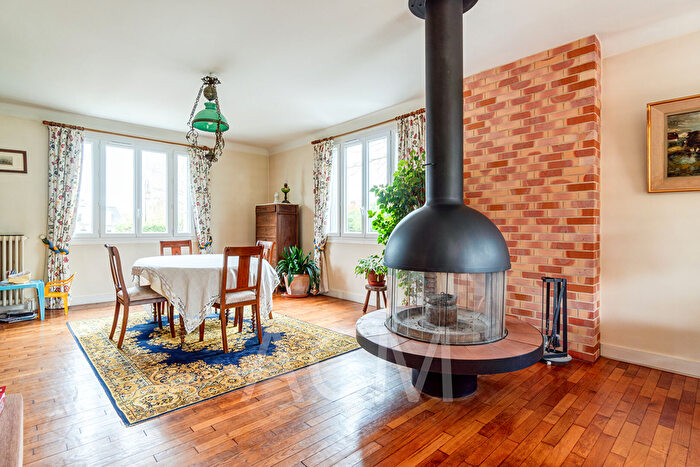 Maison à vendre - Le Mesnil-le-Roi - 8 pièces - 5 chambres