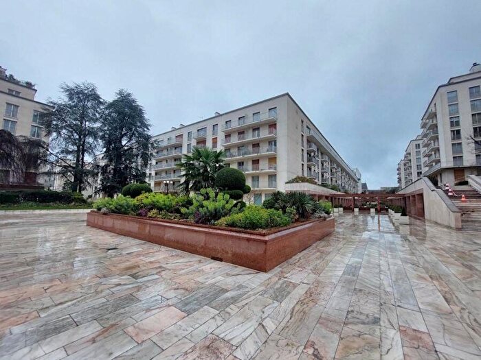 Appartement à louer - Montreuil, Versailles - 5 pièces - 3 chambres