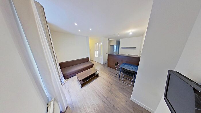 Appartement à louer - Clermont-Ferrand, Delille, Cathédrale, La Gare - 2 pièces - 1 chambre