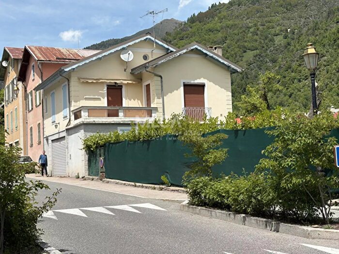 Maison à vendre - Saint-Étienne-de-Tinée - 5 pièces - 3 chambres