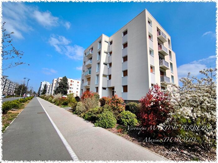 Appartement à vendre - Châtellerault, Ozon - 4 pièces - 2 chambres