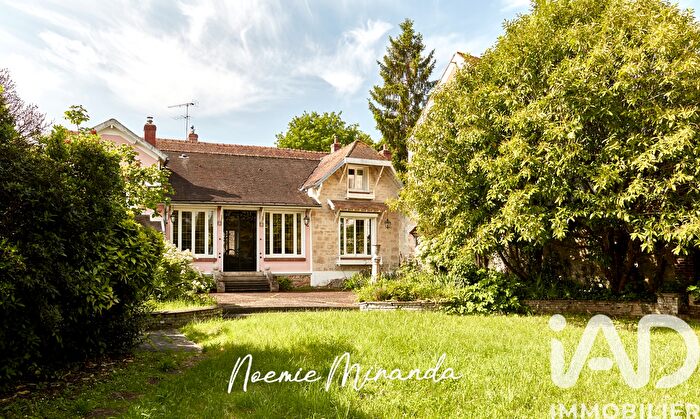 Jouy-le-Moutier, Jouy-le-Fontaine, Jouy-village : Maison 8 pièces à vendre