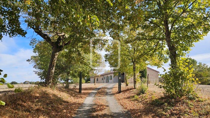 Maison 8 pièces à louer à Drémil-Lafage