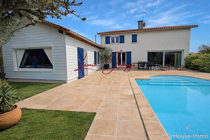 Maison 7 pièces à vendre à Le Haillan
