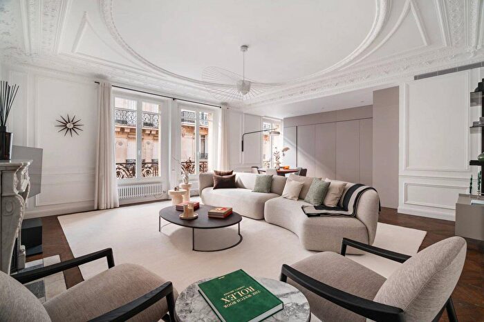 Paris 8ème arrondissement : Appartement 4 pièces à louer