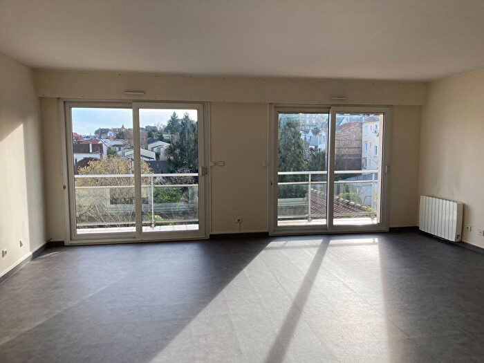 Appartement 4 pièces à Suresnes, République, à louer
