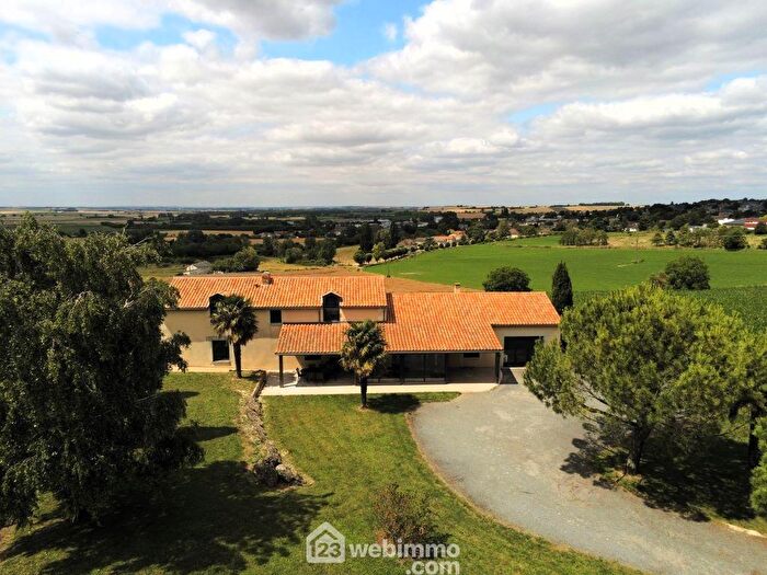 Maison à vendre - Mirebeau - 8 pièces - 4 chambres