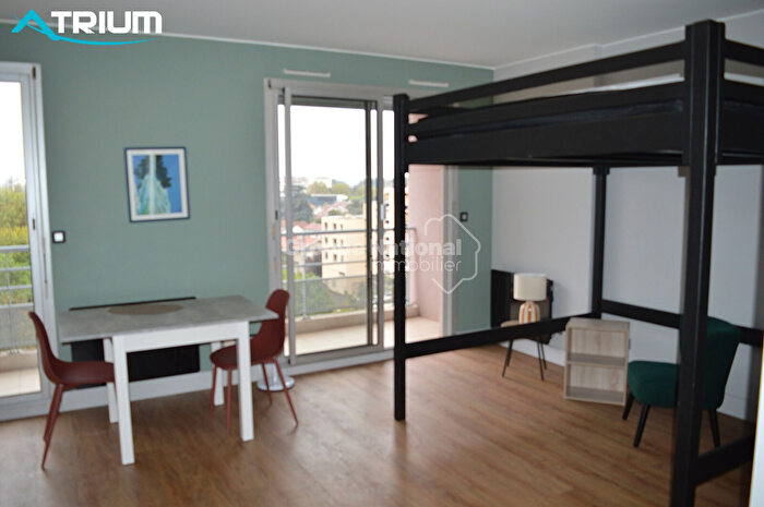 Appartement 1 pièce à louer à Bron, Parilly Centre-ville