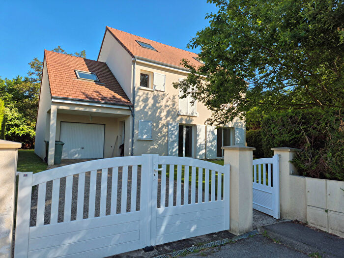 Maison à vendre - Le Mesnil-Saint-Denis - 8 pièces - 5 chambres