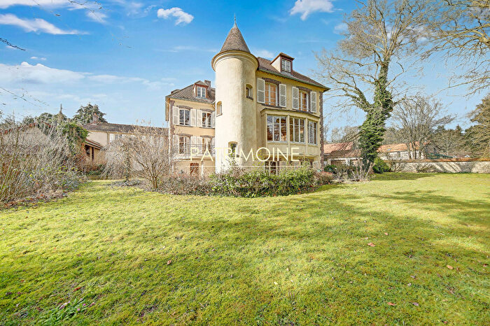 Maison à vendre - Poigny-la-Forêt - 12 pièces - 6 chambres