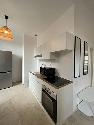 Appartement à louer - Nîmes, Ecusson, Arènes - 4 pièces - 3 chambres