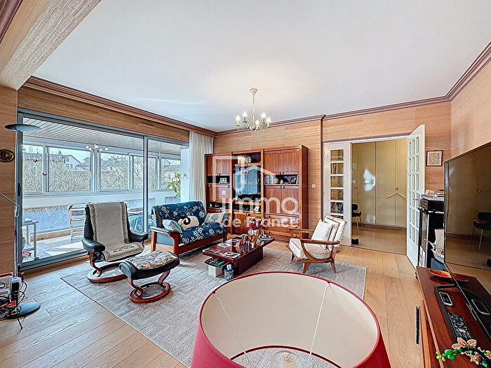 Appartement à vendre - Oyonnax, Centre-ville, Niermes, Geilles, Croix Rousse - 5 pièces - 3 chambres