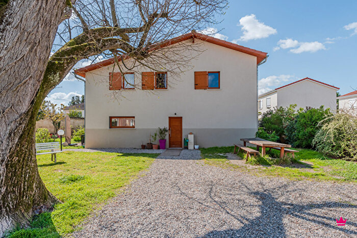 Maison 5 pièces à Vaulx-en-Velin, Village, à vendre