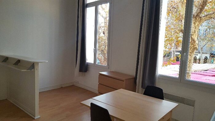 Appartement à louer - Centre Ville, Aix-en-Provence - 1 pièce