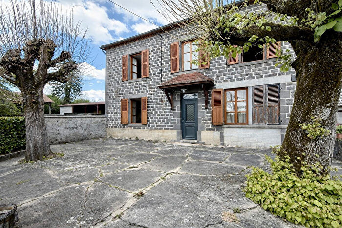 Maison 10 pièces à vendre à Luzillat
