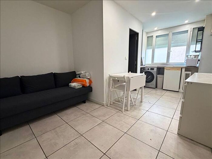 Appartement à louer - Gambetta, Nîmes - 1 pièce
