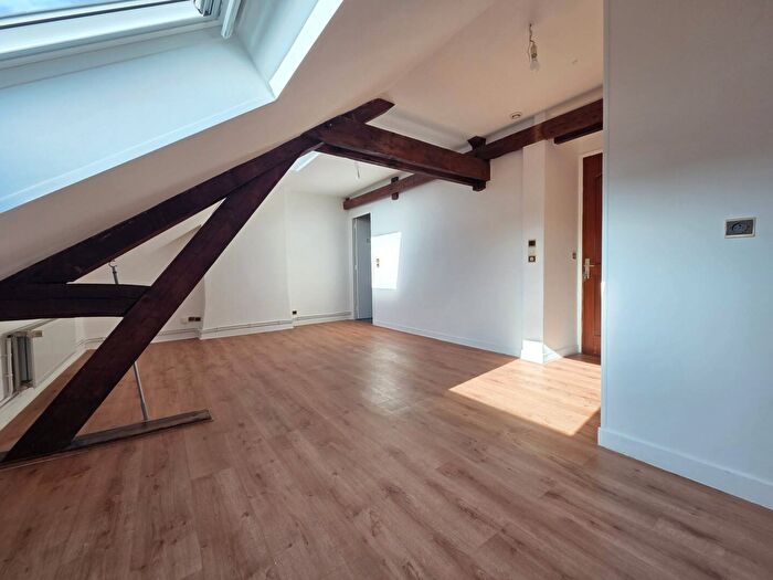 Appartement à louer - Sainte-Savine - 3 pièces - 2 chambres