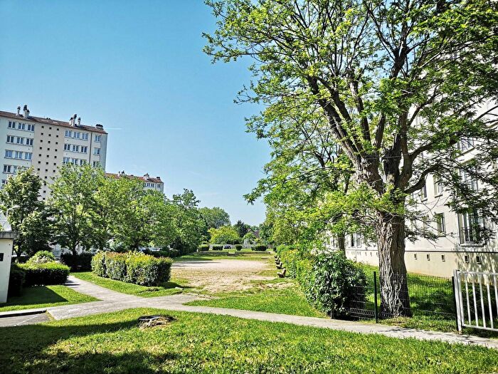 Appartement à louer - Gambetta, Chatou - 3 pièces - 2 chambres