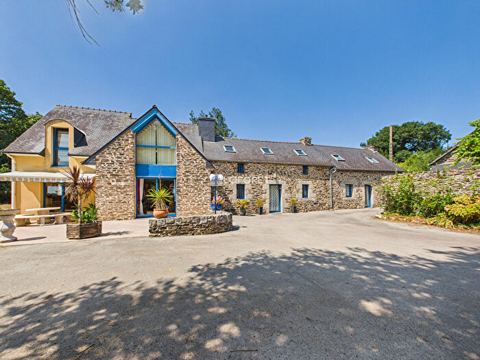 Le Cloître-Pleyben : Maison 7 pièces à vendre
