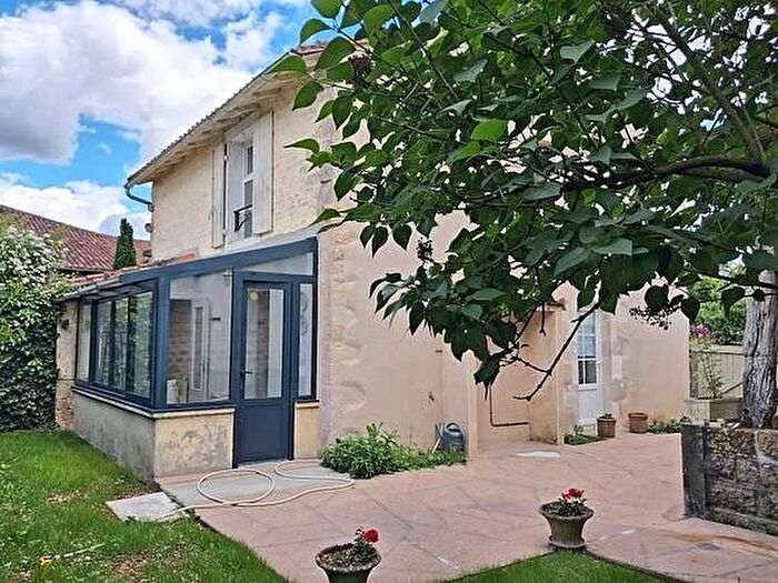 Maison 2 pièces à Villefagnan, à louer