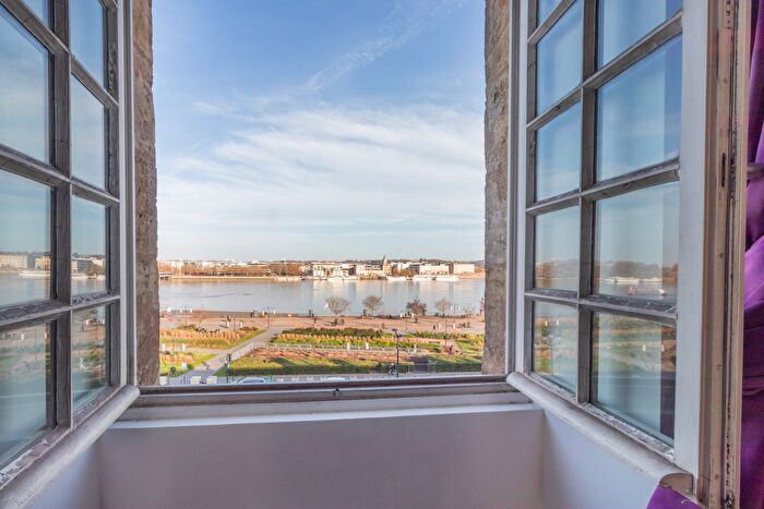Appartement à louer - Bordeaux, Saint-Pierre - 1 pièce