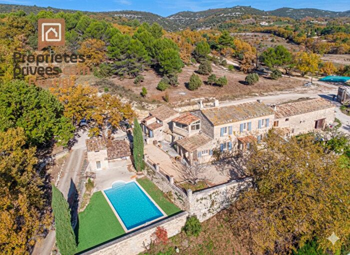 Maison à vendre - Murs - 10 pièces - 6 chambres